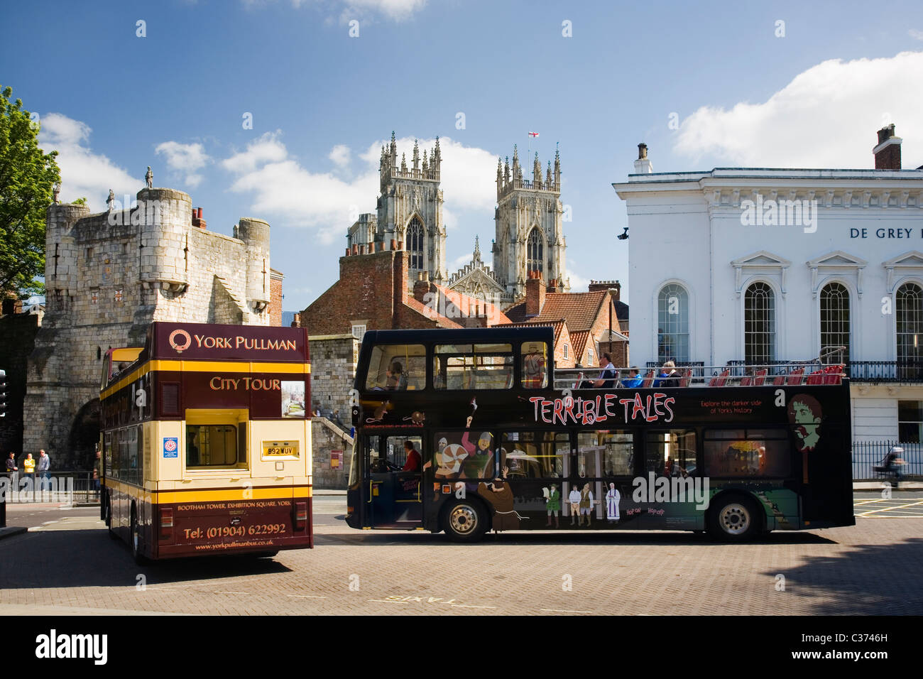 View towards York Minster from Bootham Bar, Exhibition Square, with ...