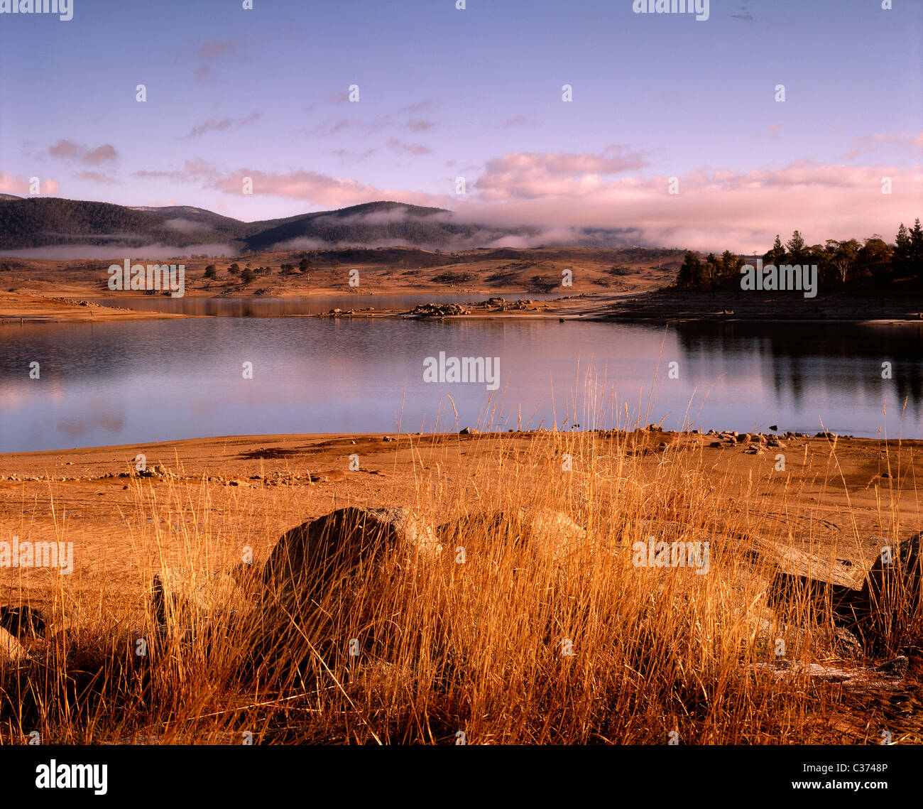Jindabyne dam hi-res stock photography and images - Alamy