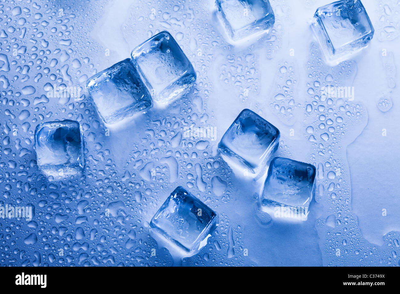 Ice cubes & aqua Stock Photo - Alamy