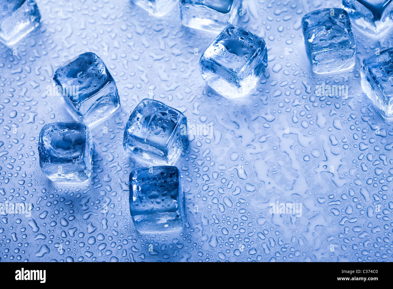 Ice cubes & aqua Stock Photo - Alamy