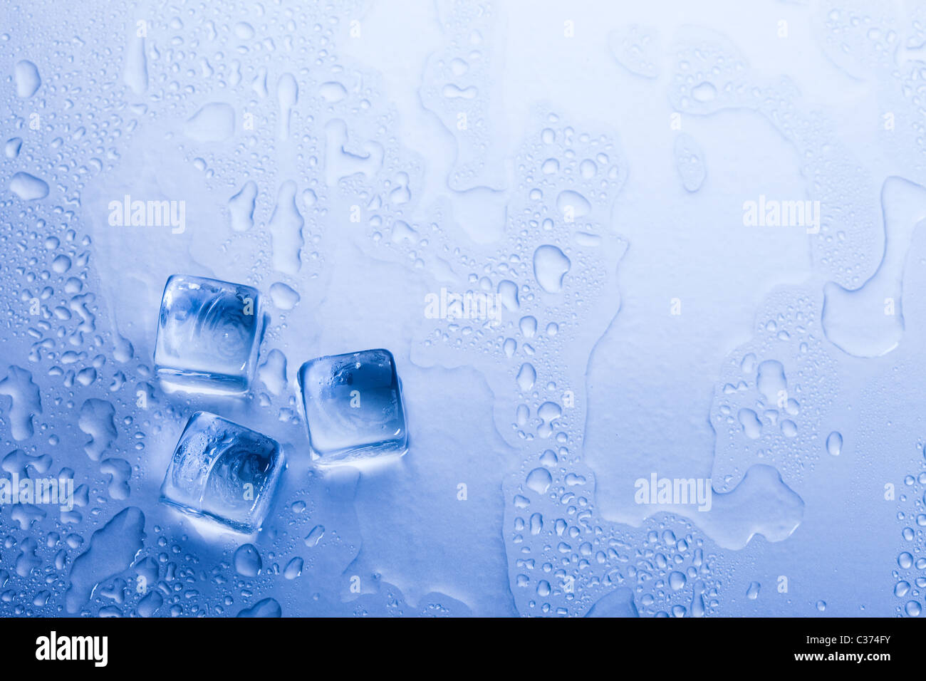 Ice cubes & aqua Stock Photo - Alamy