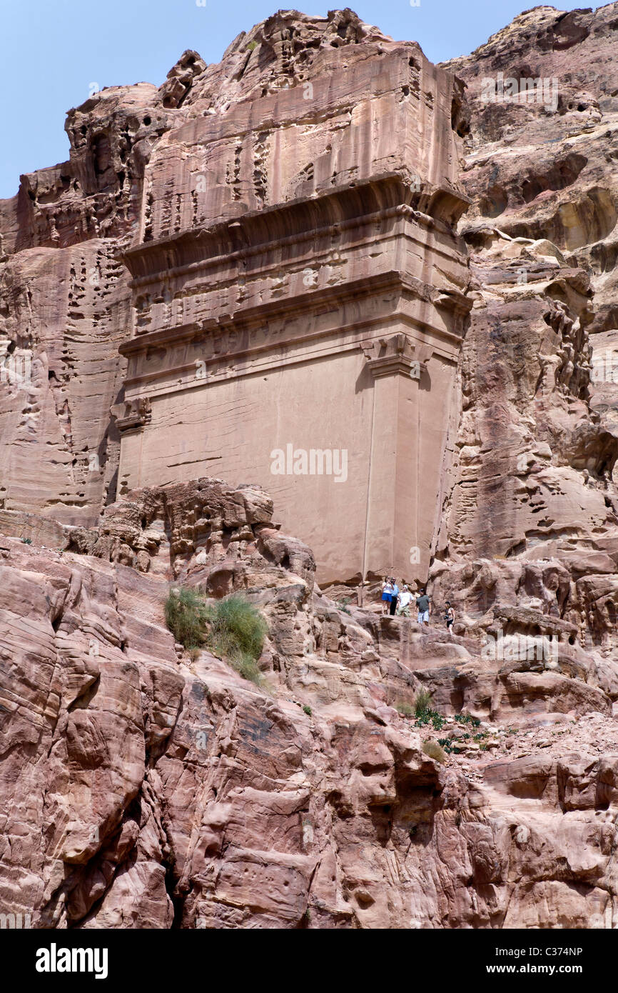 THE ROSE RED CITY AT PETRA. JORDAN Stock Photo - Alamy