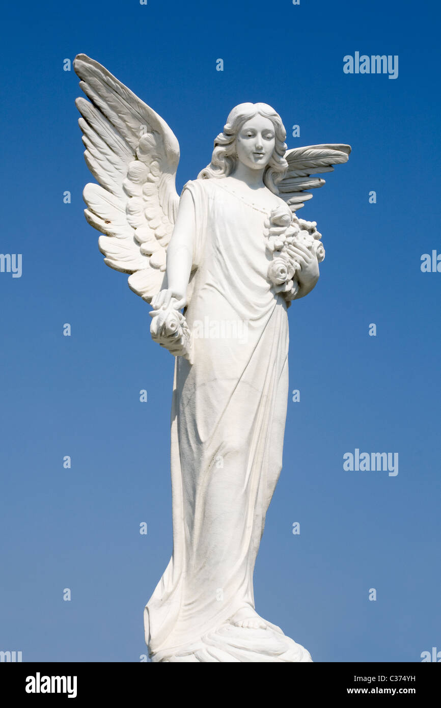 Angel statue hi-res stock photography and images - Alamy