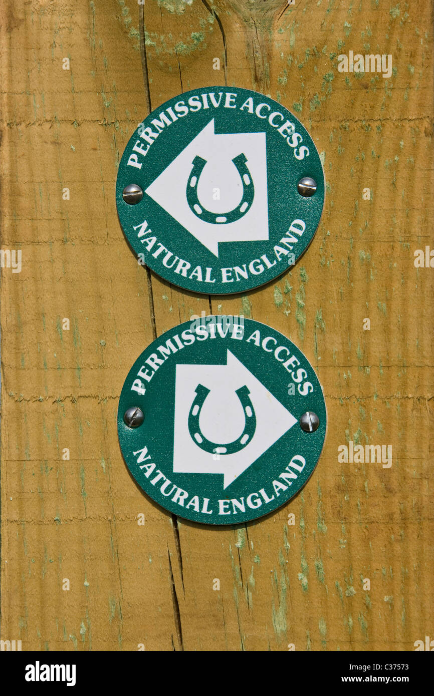 Access signs hi-res stock photography and images - Alamy