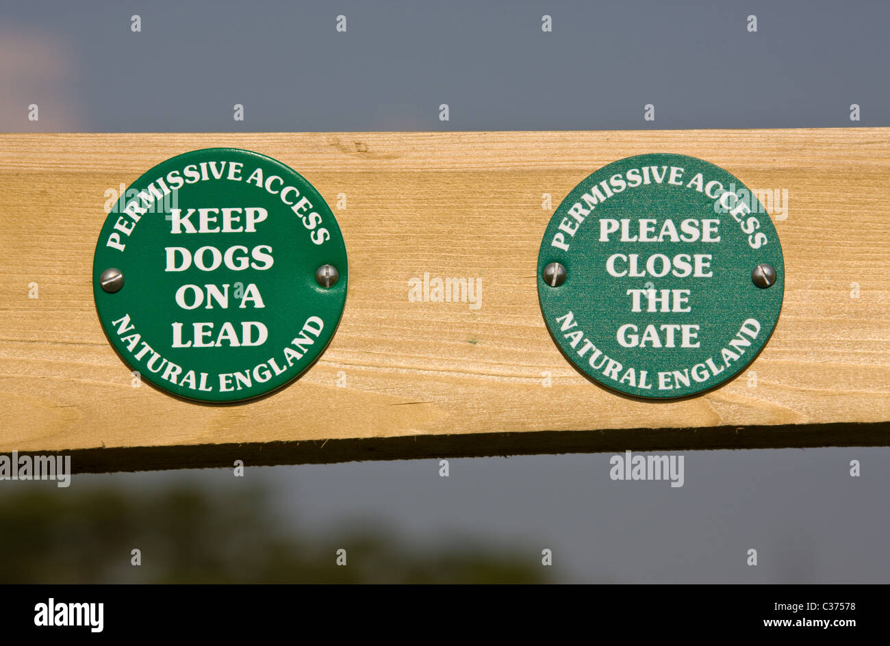 23.4.2011 Natural England Permissive Access Signs Keep Dogs On Lead ...