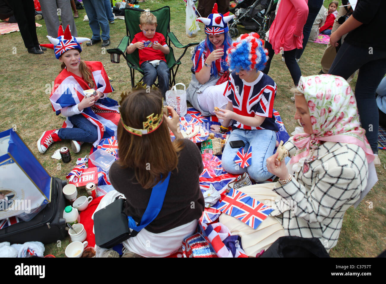 Royal family buckingham palace picnic hi-res stock photography and ...