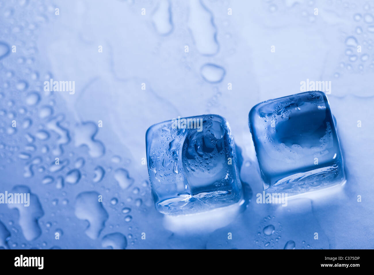 Ice cubes & aqua Stock Photo - Alamy