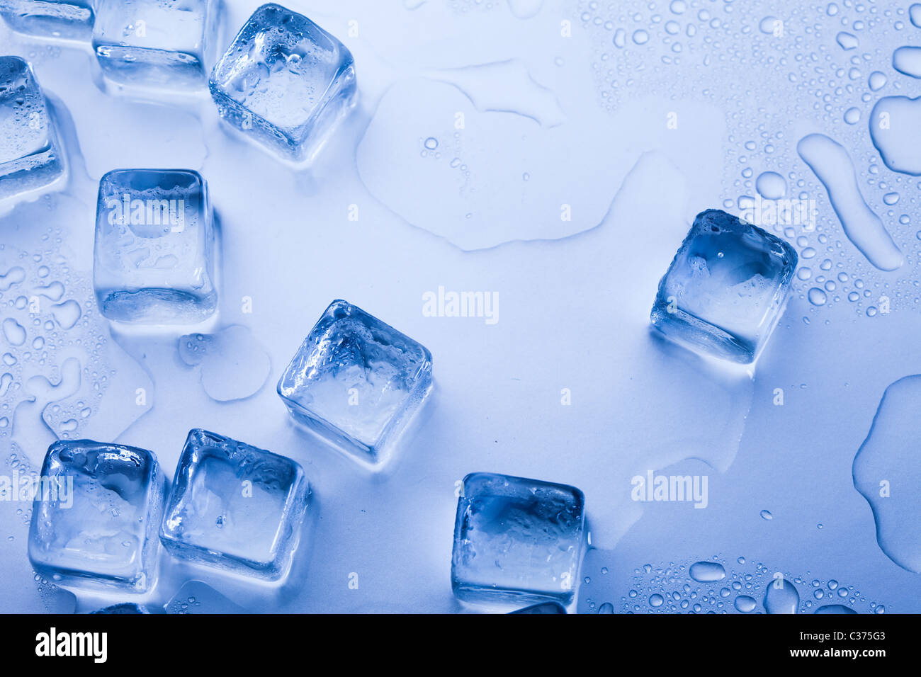 Ice cubes & aqua Stock Photo - Alamy