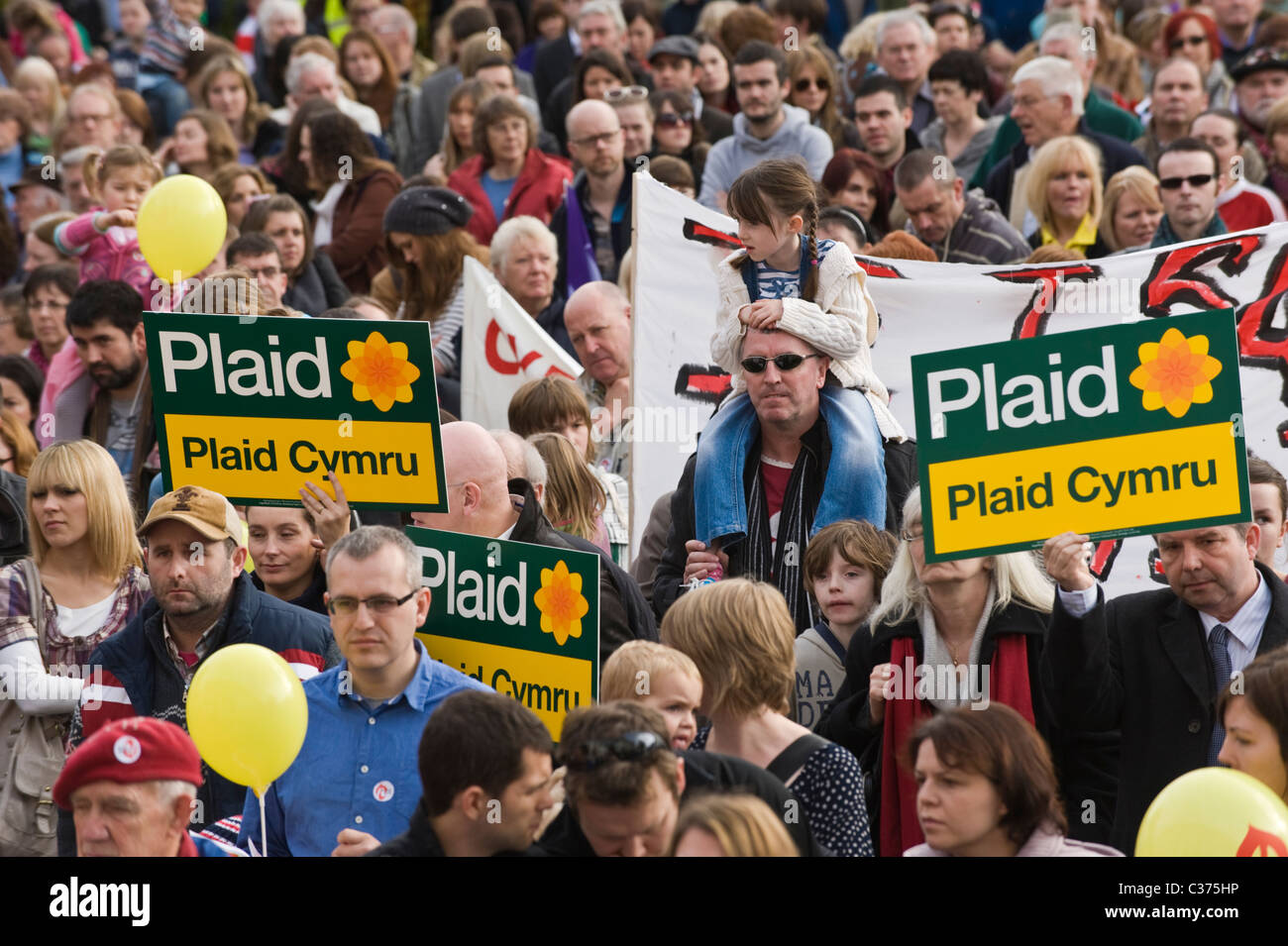 Placard crowds protesting hi-res stock photography and images - Alamy