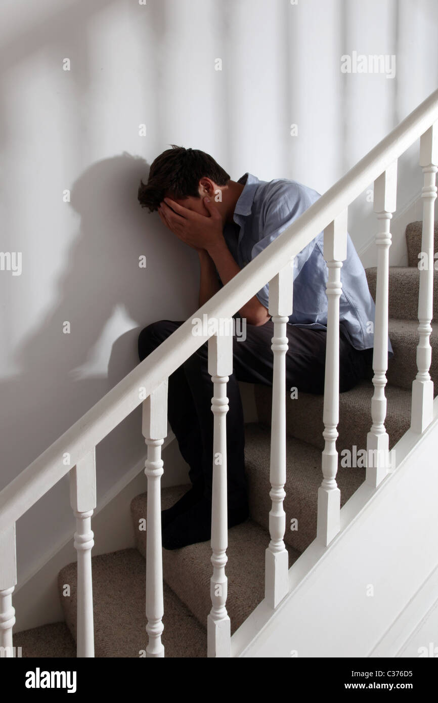 Young boy scared silhouette hi-res stock photography and images - Alamy
