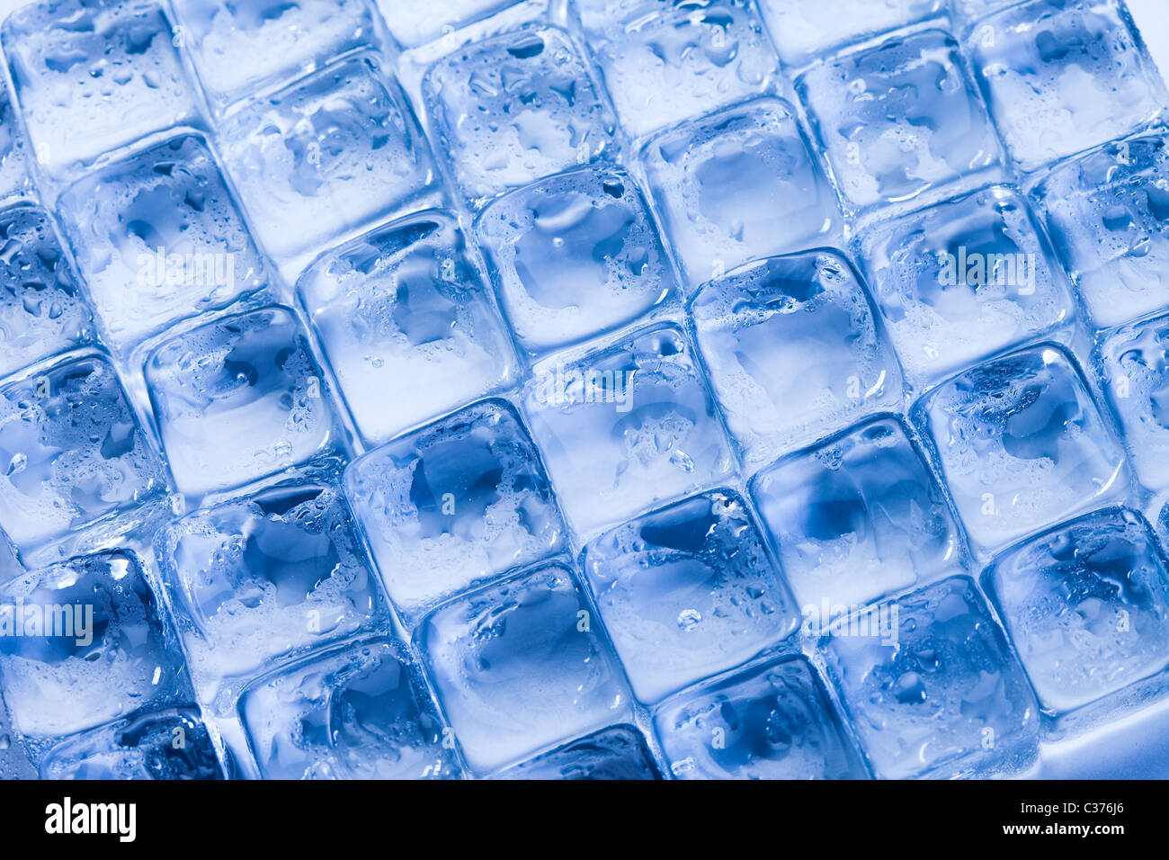 Ice cubes & aqua Stock Photo - Alamy