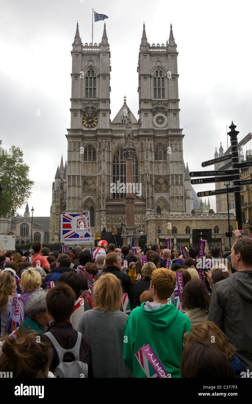 Crowds gathering at Westminster Abbey for a Royal Wedding, London Stock ...