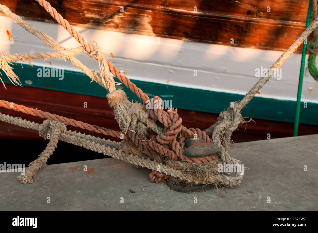 Frayed mooring rope hi-res stock photography and images - Alamy