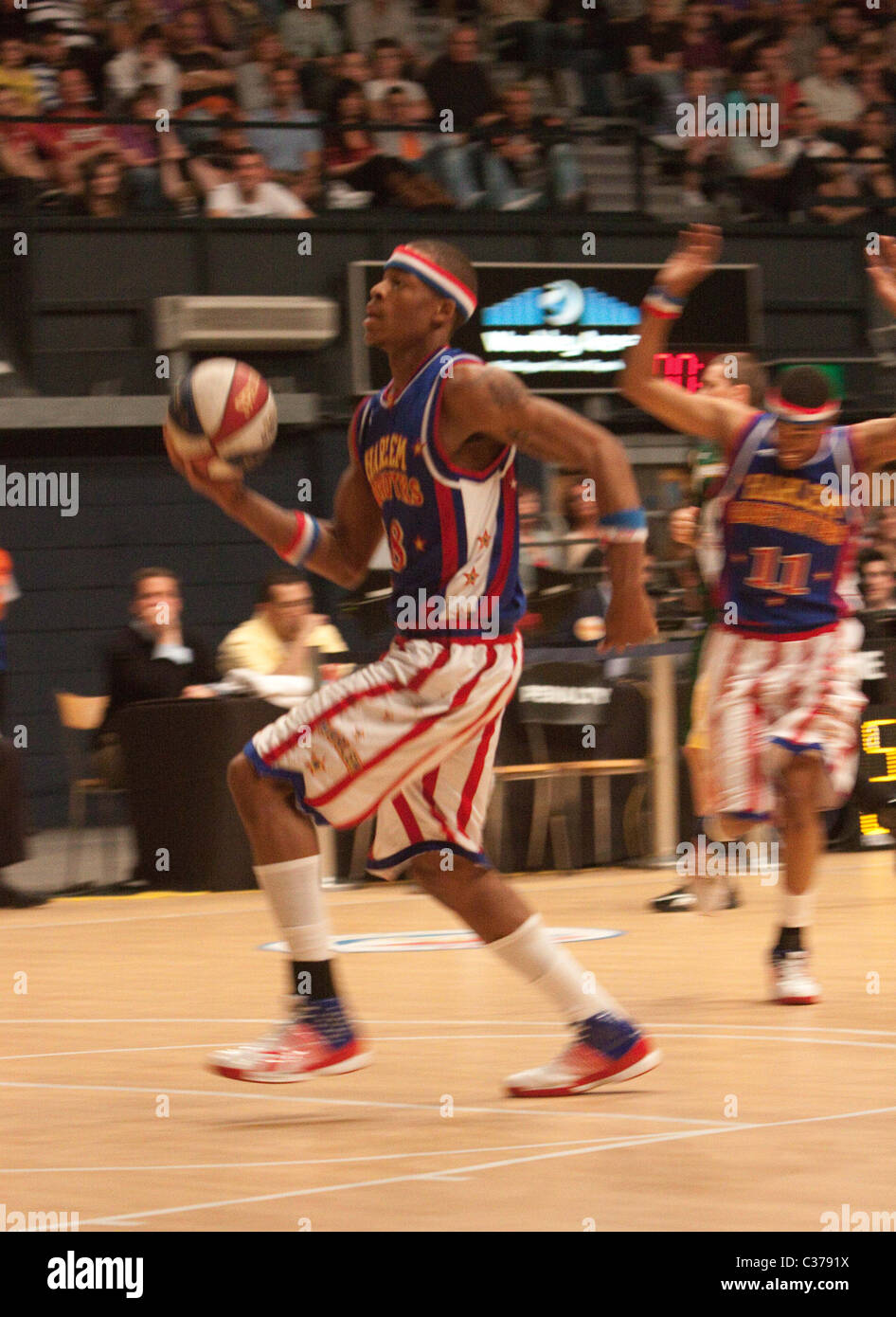 Basketball harlem globetrotters wembley hi-res stock photography and ...