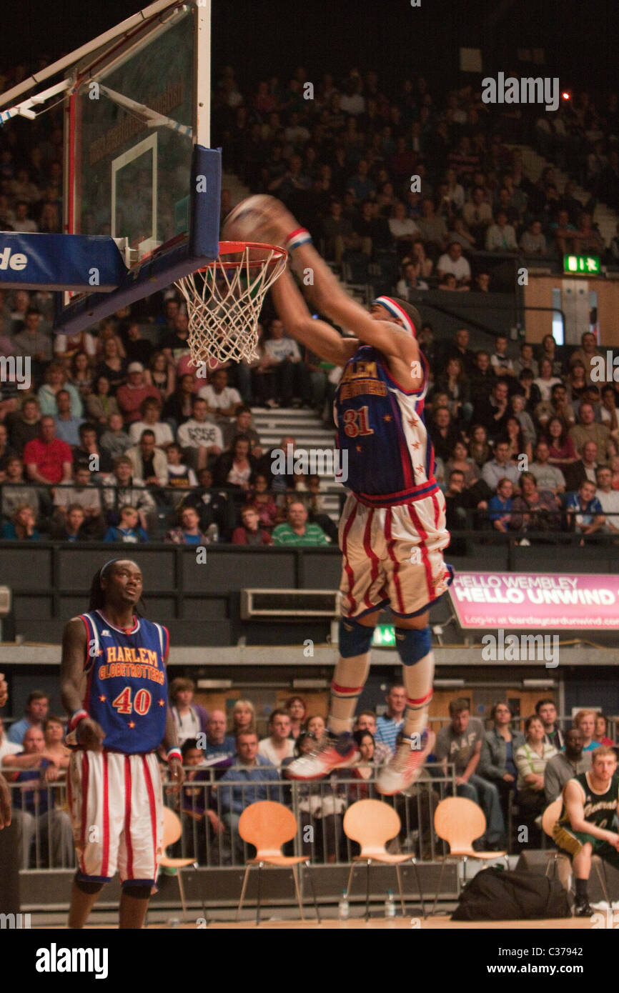 Basketball harlem globetrotters wembley hi-res stock photography and ...
