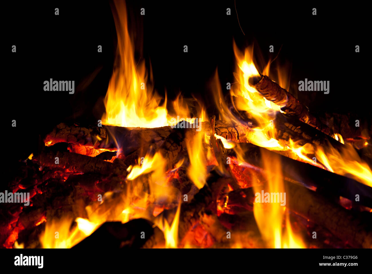 Log fire hi-res stock photography and images - Alamy