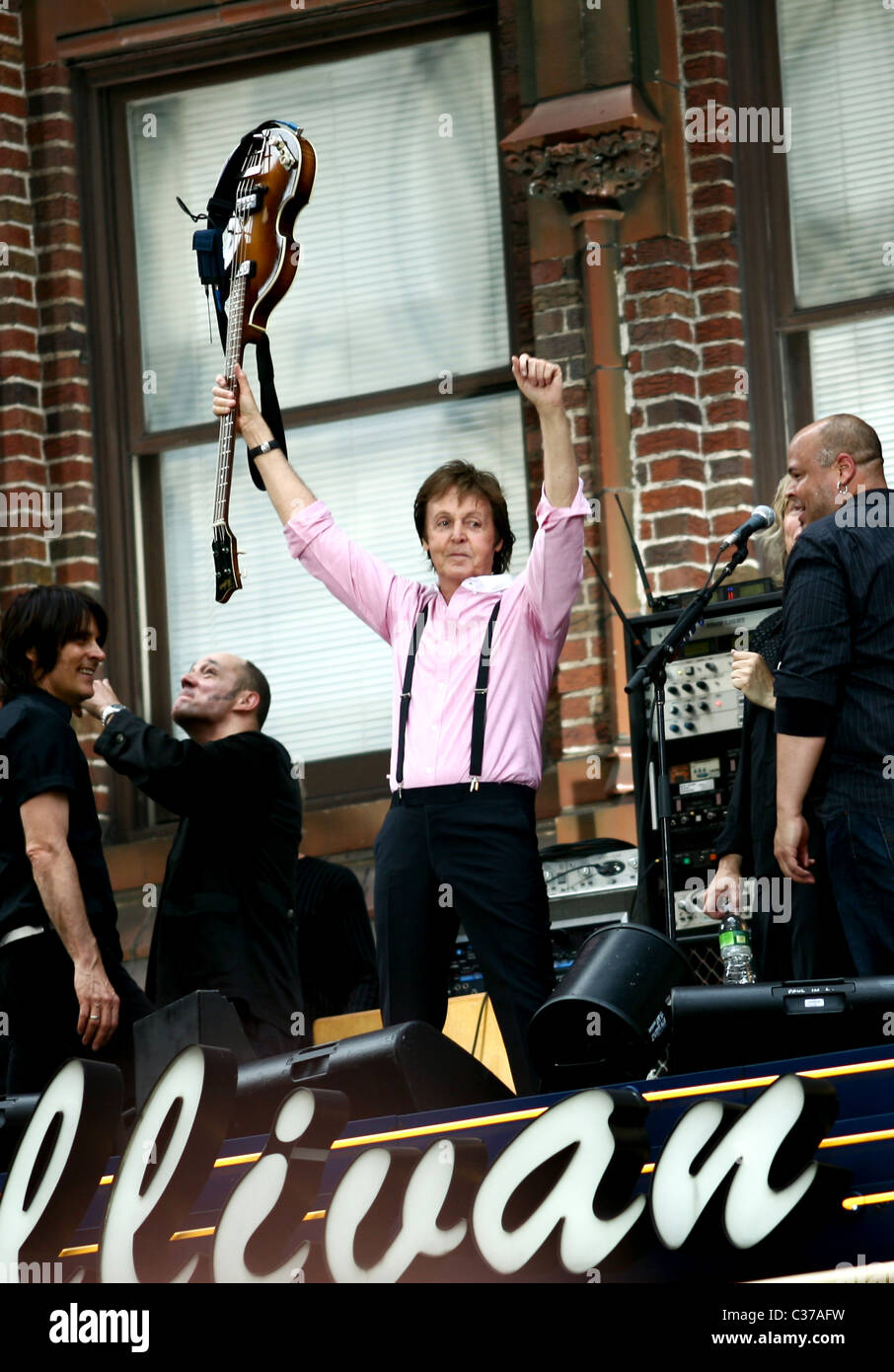 Rooftop concert hi-res stock photography and images - Alamy