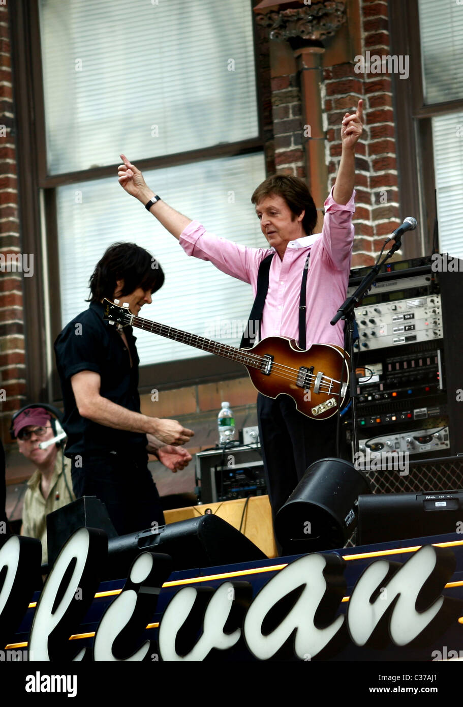 Paul Mccartney In Concert High Resolution Stock Photography and Images ...