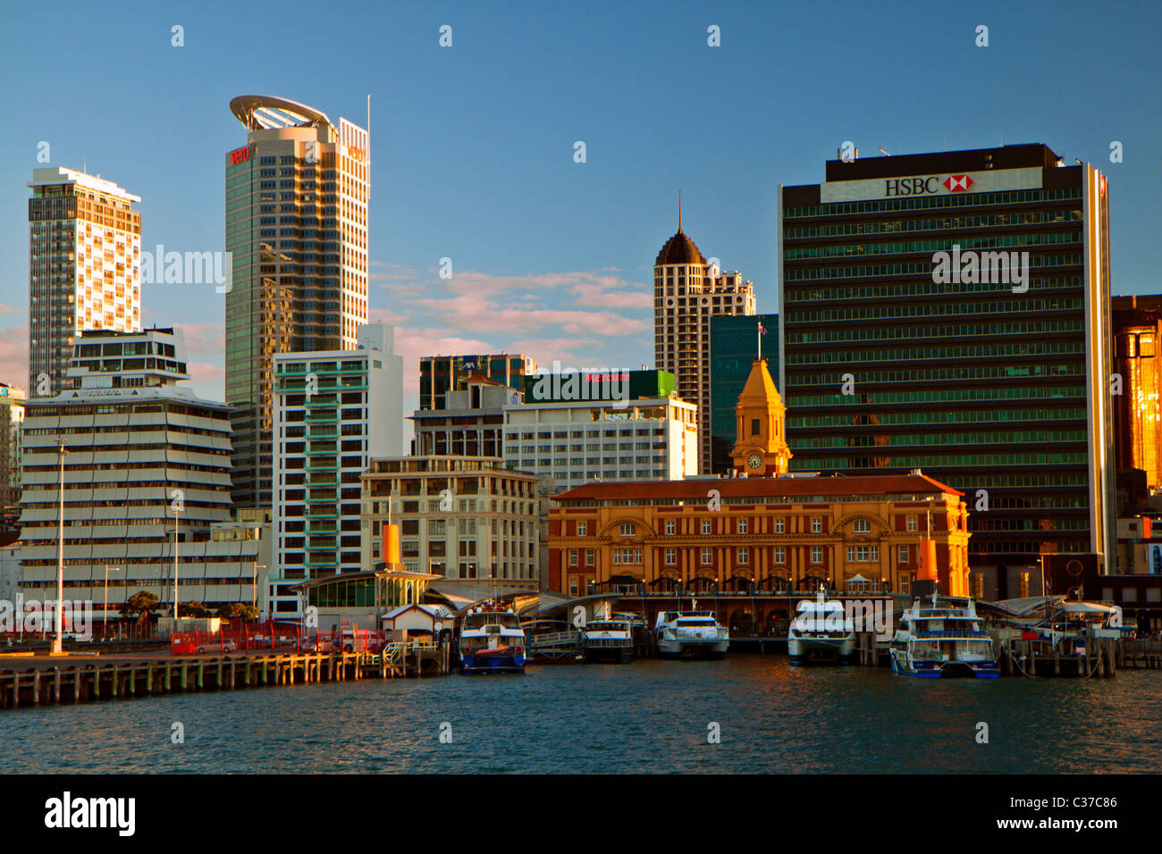 Cityscape of Auckland harbour Stock Photo - Alamy