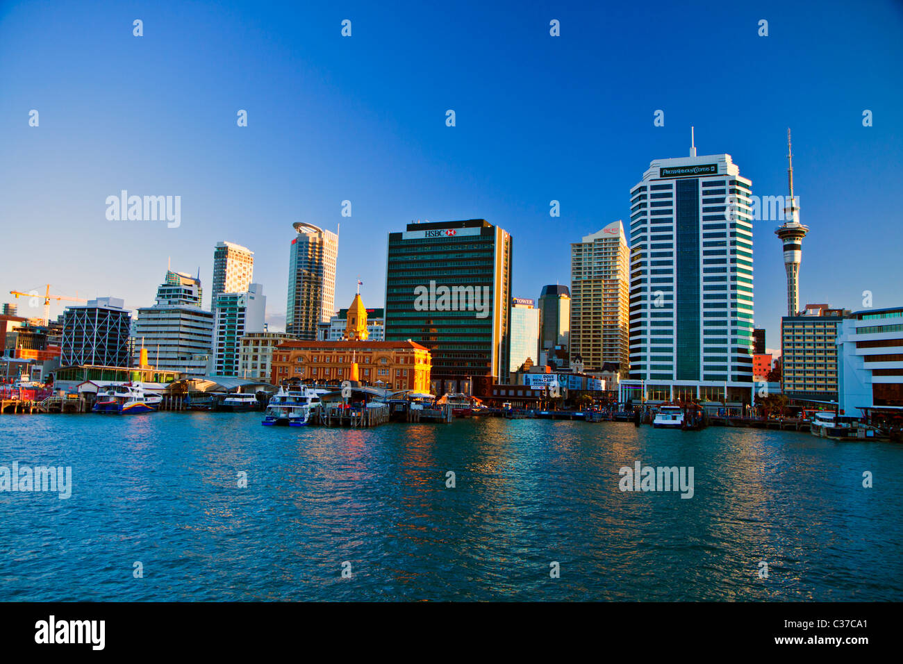 Cityscape of Auckland harbour Stock Photo - Alamy