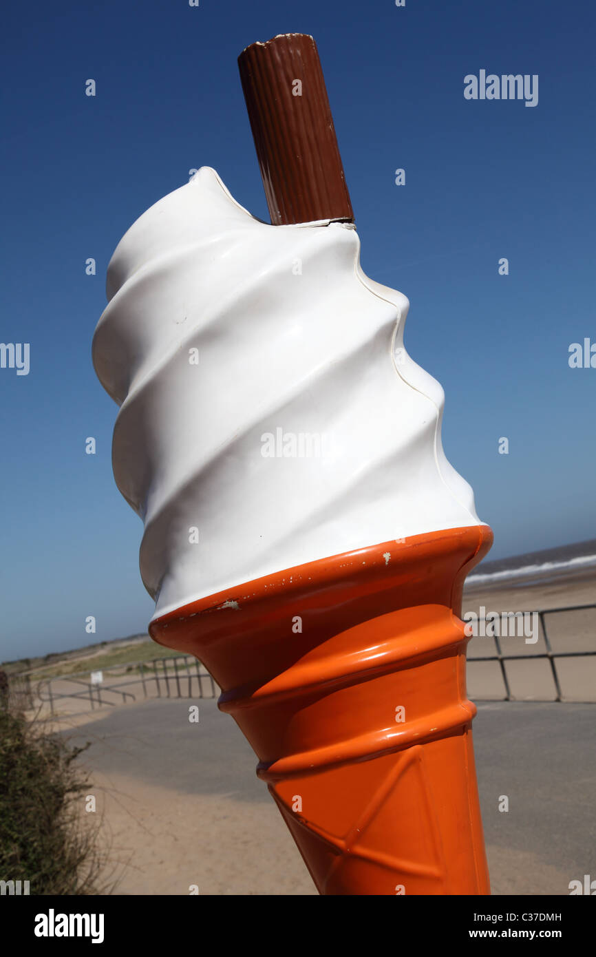 Ice cream cone sign hi-res stock photography and images - Alamy