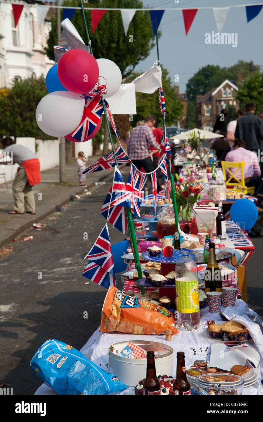 Street party uk hi-res stock photography and images - Alamy