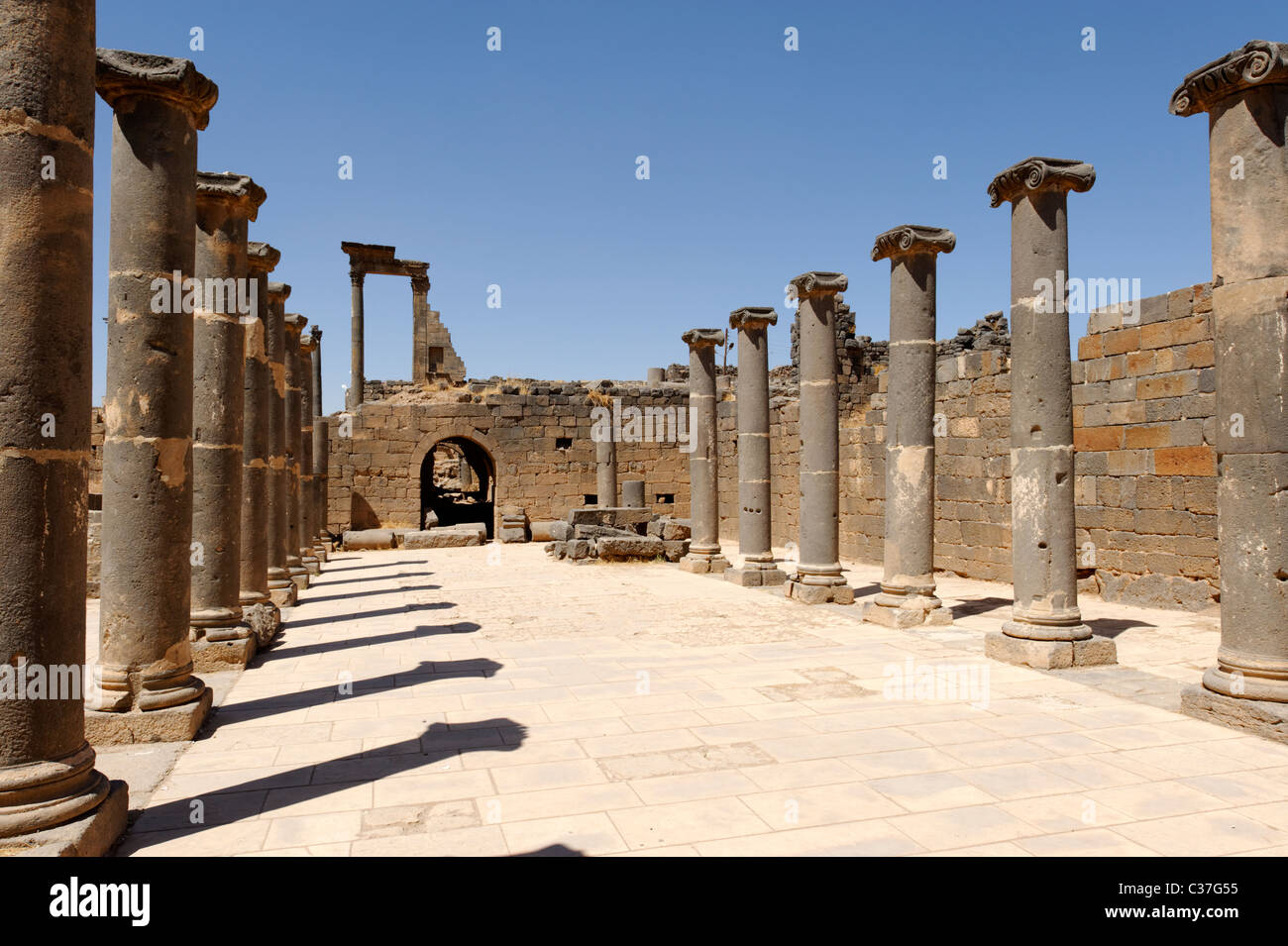 Rectangular corinthian columns hi-res stock photography and images - Alamy