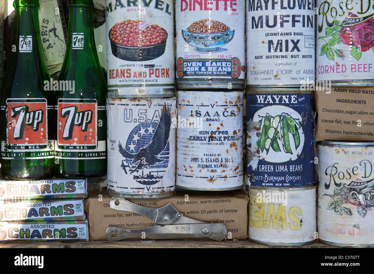 Tinned food 1940s hi-res stock photography and images - Alamy