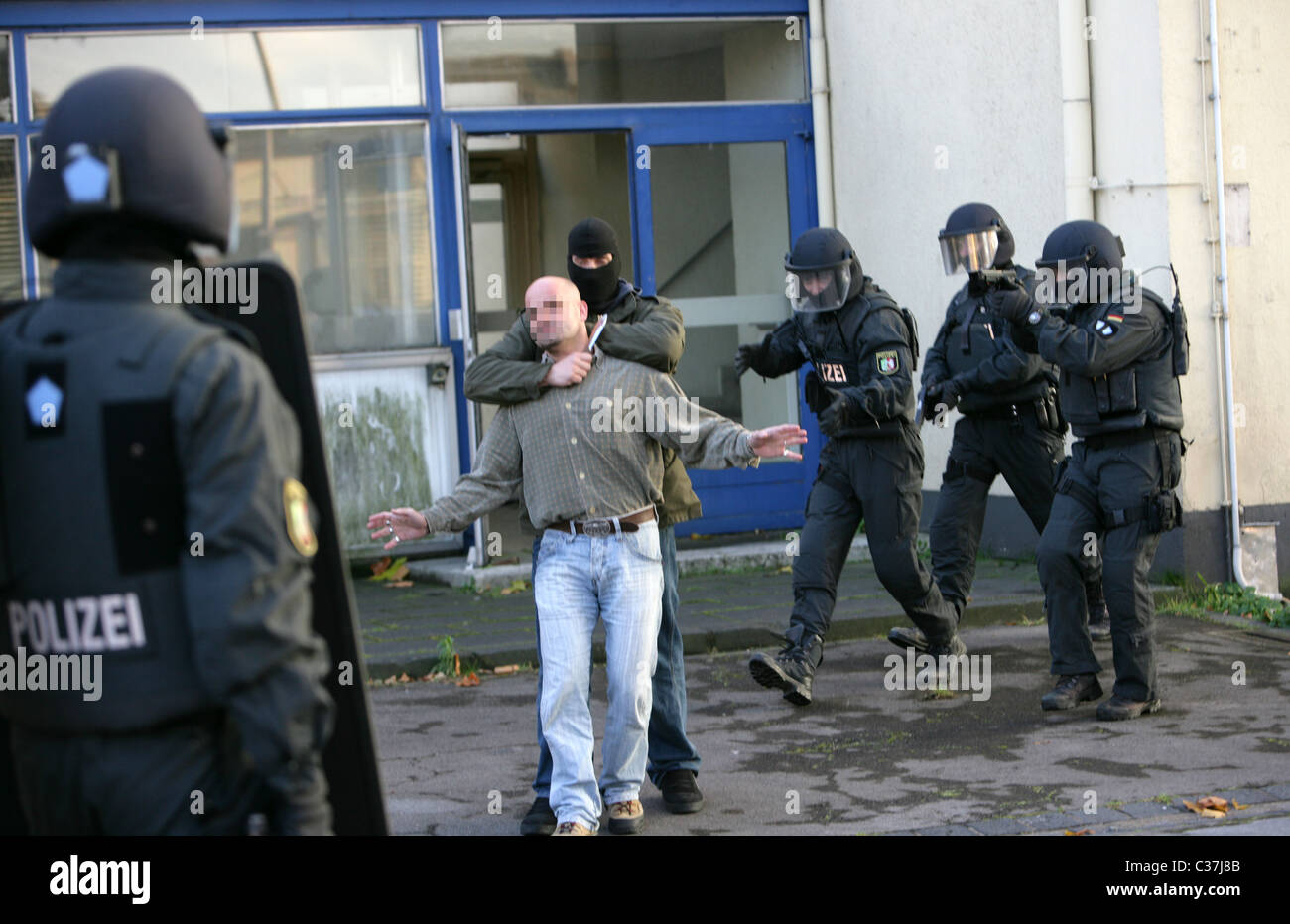 Police Negotiation Team Stock Photos & Police Negotiation Team Stock ...