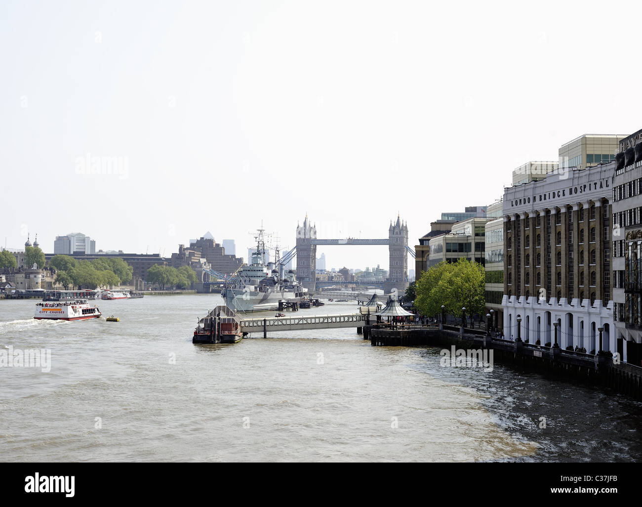 Thames river cruise hi-res stock photography and images - Alamy