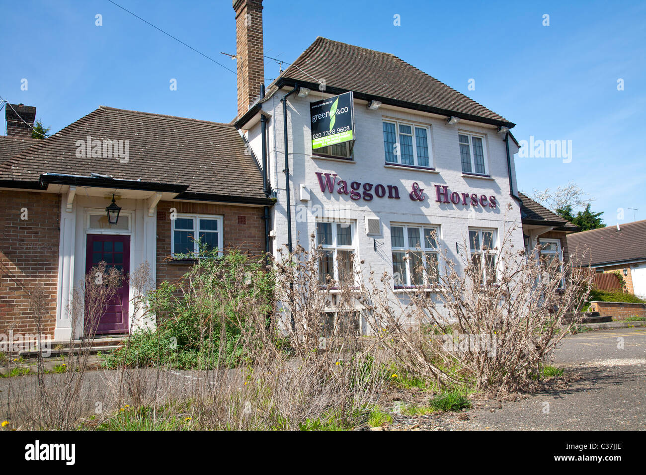 Rundown pub hi-res stock photography and images - Alamy