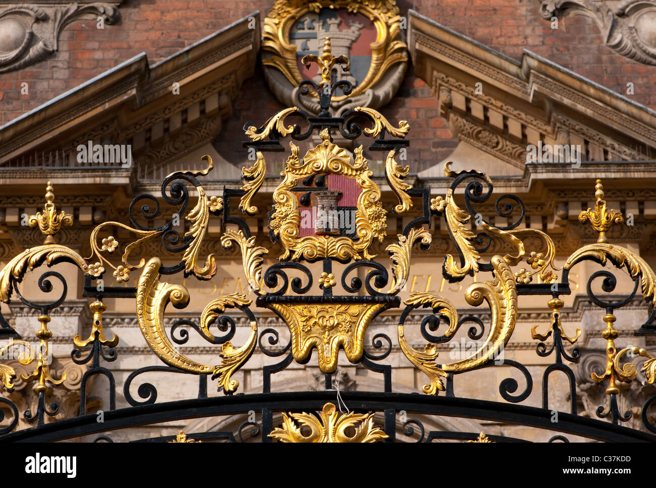 Coat of arms over the gate of Worcester Guildhall Stock Photo - Alamy