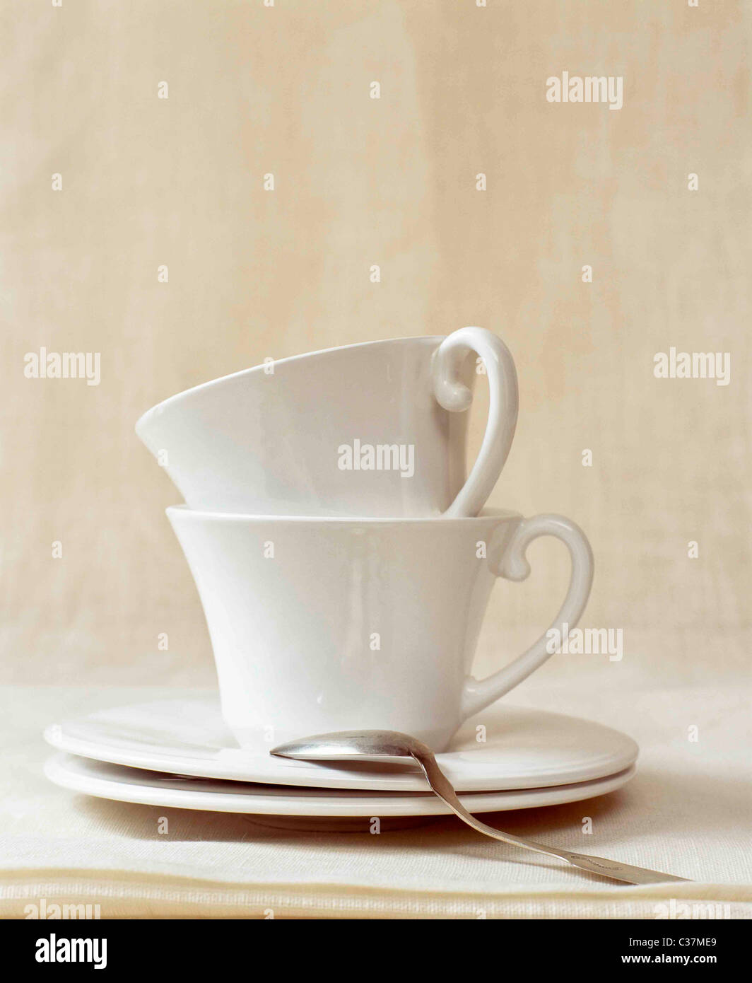 Tea cups and saucers hi-res stock photography and images - Alamy