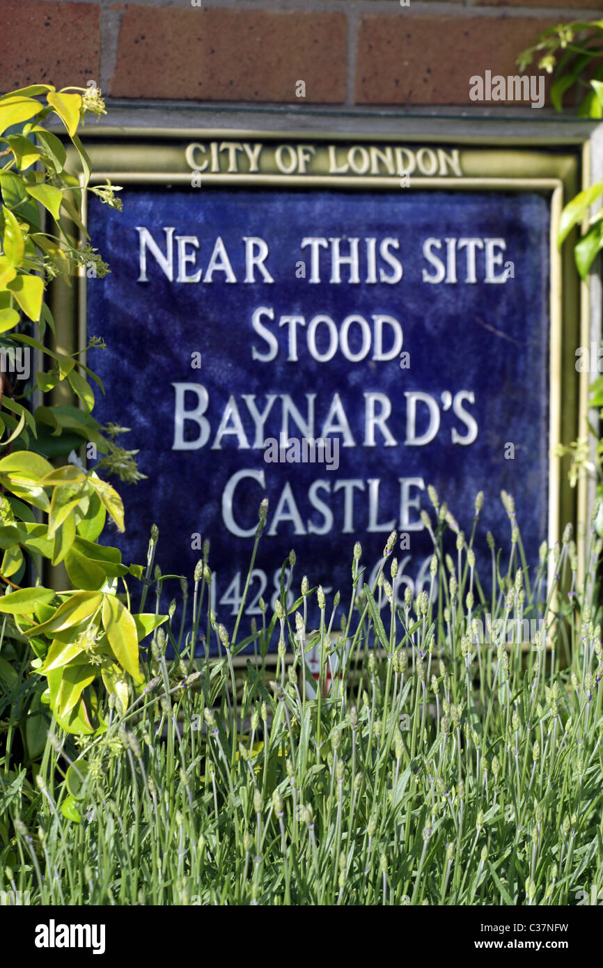 SITE OF THE MEDIEVAL BAYNARD'S CASTLE BY THE RIVER THAMES IN LONDON ...