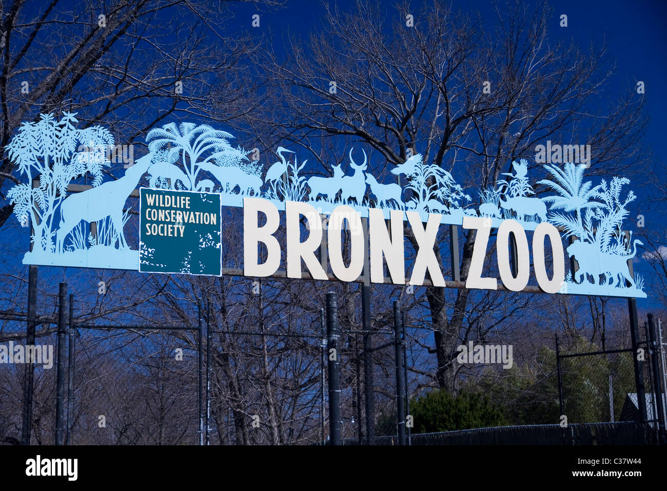 Zoo entrance sign hi-res stock photography and images - Alamy