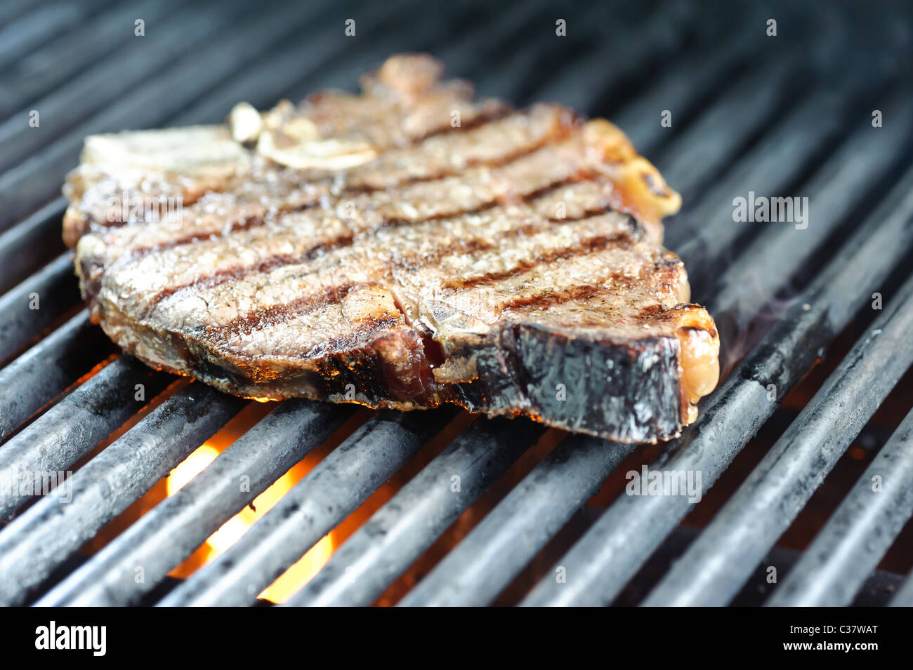 Steak with stripes hi-res stock photography and images - Alamy