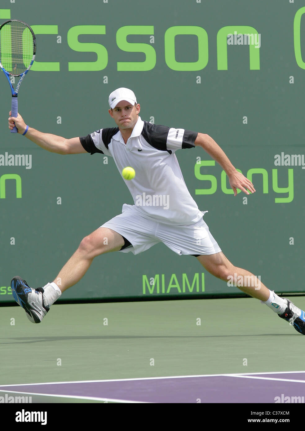 Andy Roddick plays against Dmitry Tursunov during day 7 of the Sony ...