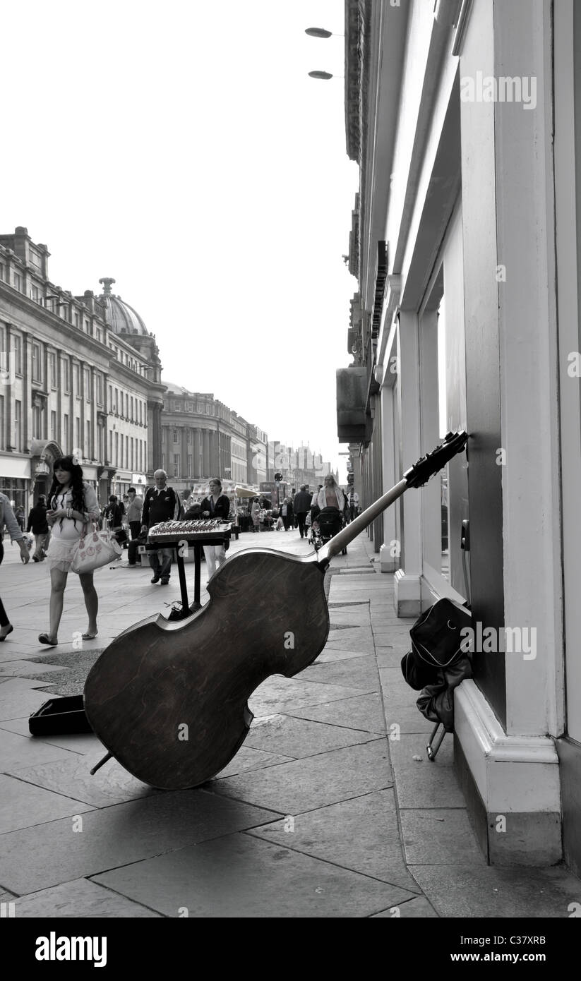 Busking newcastle hi-res stock photography and images - Alamy