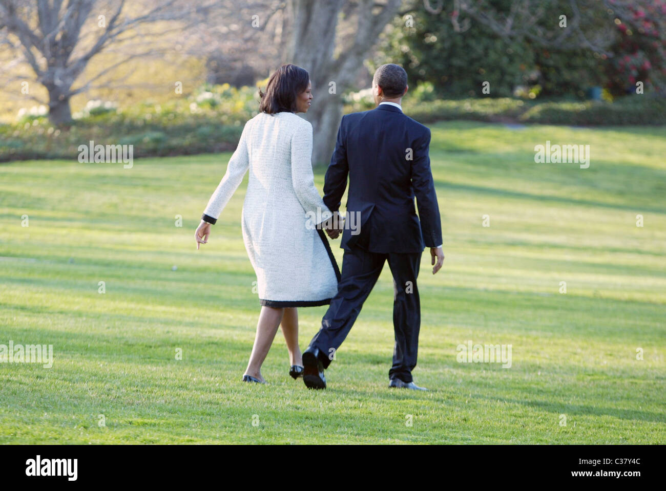 US President Barack Obama and First Lady Michelle Obama walk to Marine ...
