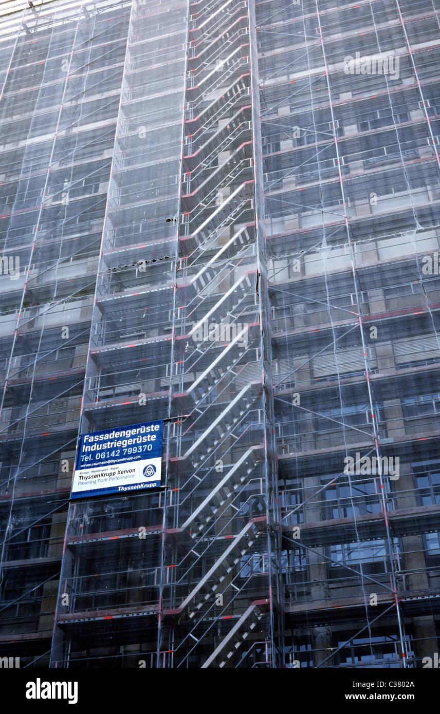 ThyssenKrupp Xervon industrial scaffold on an office building in ...
