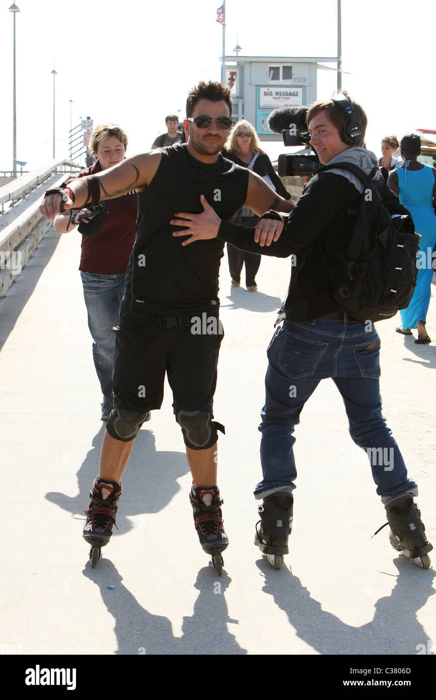 Peter Andre skating after leaving Venice Bike & Skates Los Angeles ...