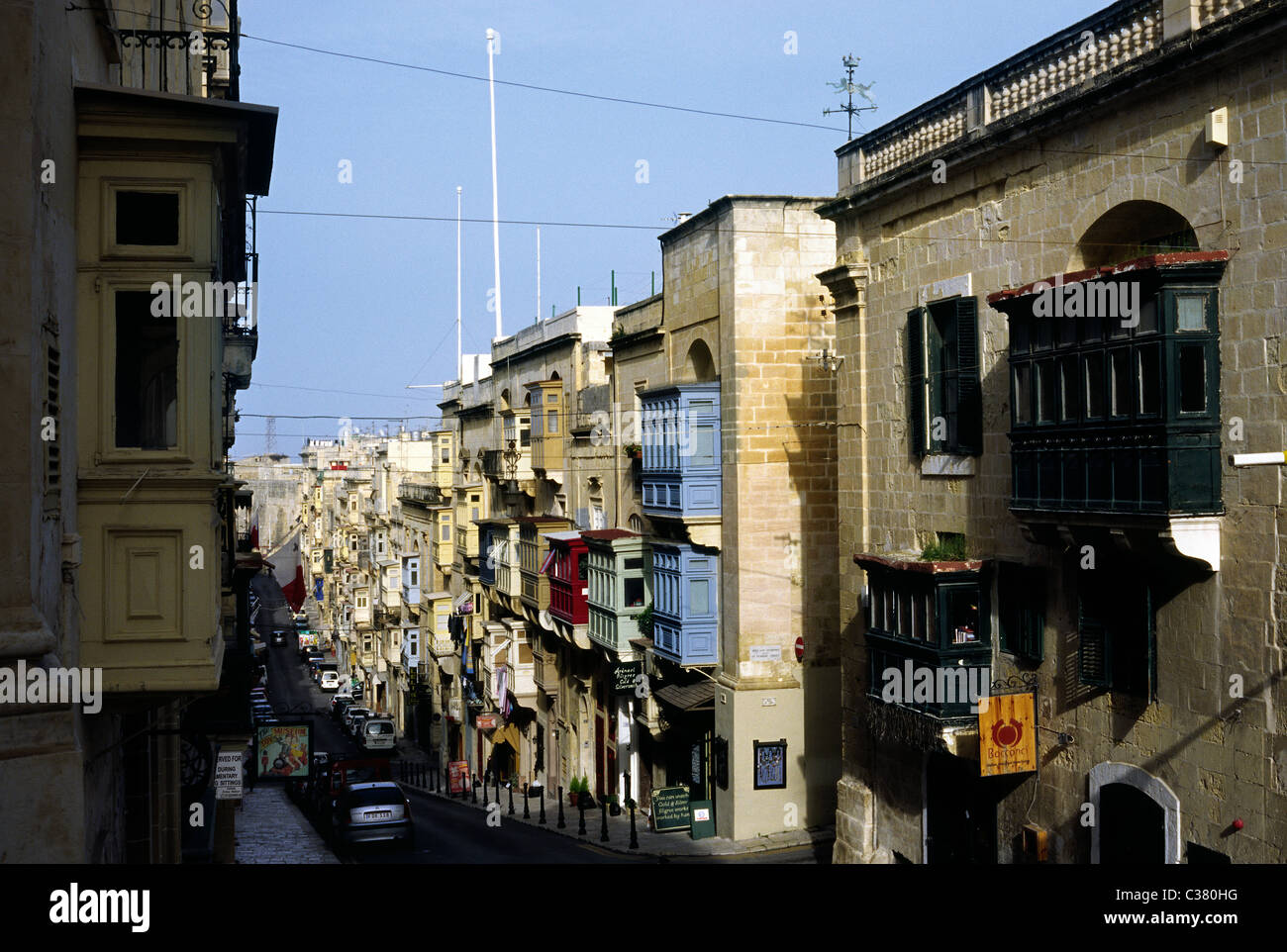 Typische maltesische balkone hi-res stock photography and images - Alamy