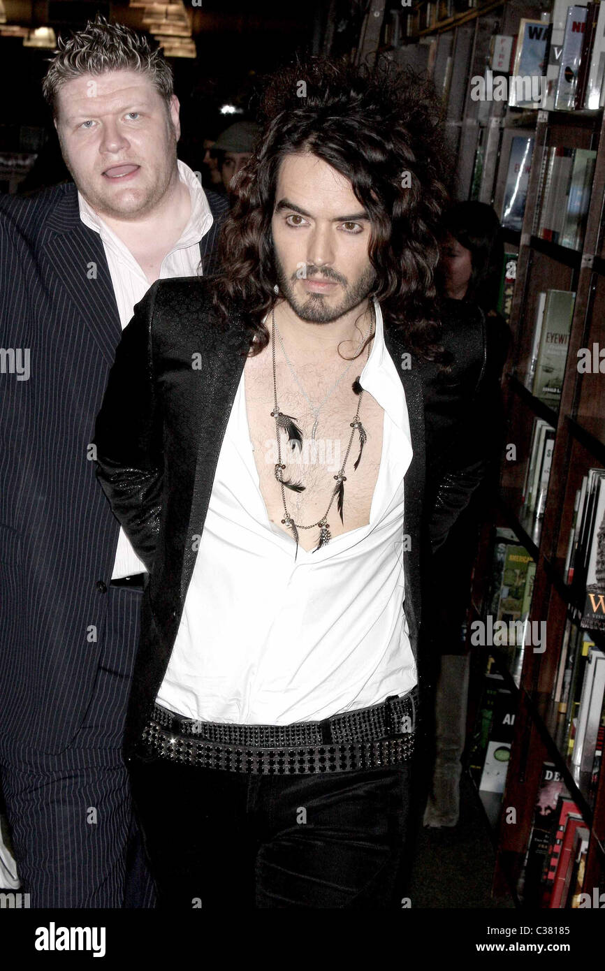 Russell Brand arrives for his signing at the Barnes & Noble in Union ...
