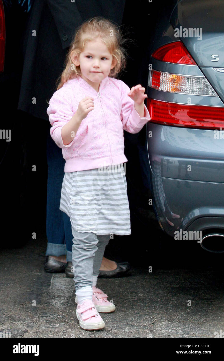 Violet Affleck is picked up from school by her mother, Jennifer Garner ...