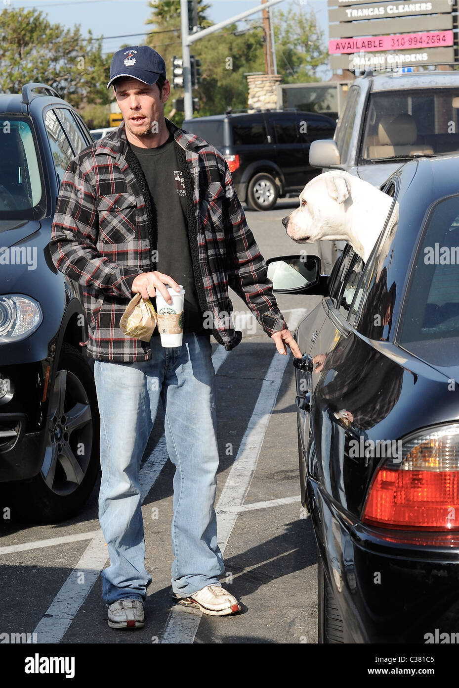 Entourage' star Kevin Dillon leaving Starbucks in Malibu with his dogs ...