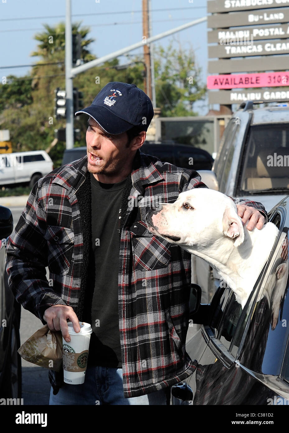 Entourage' star Kevin Dillon leaving Starbucks in Malibu with his dogs ...