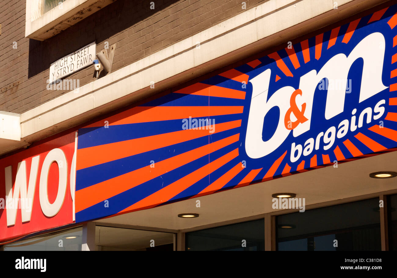 Woolworths shop sign hi-res stock photography and images - Alamy