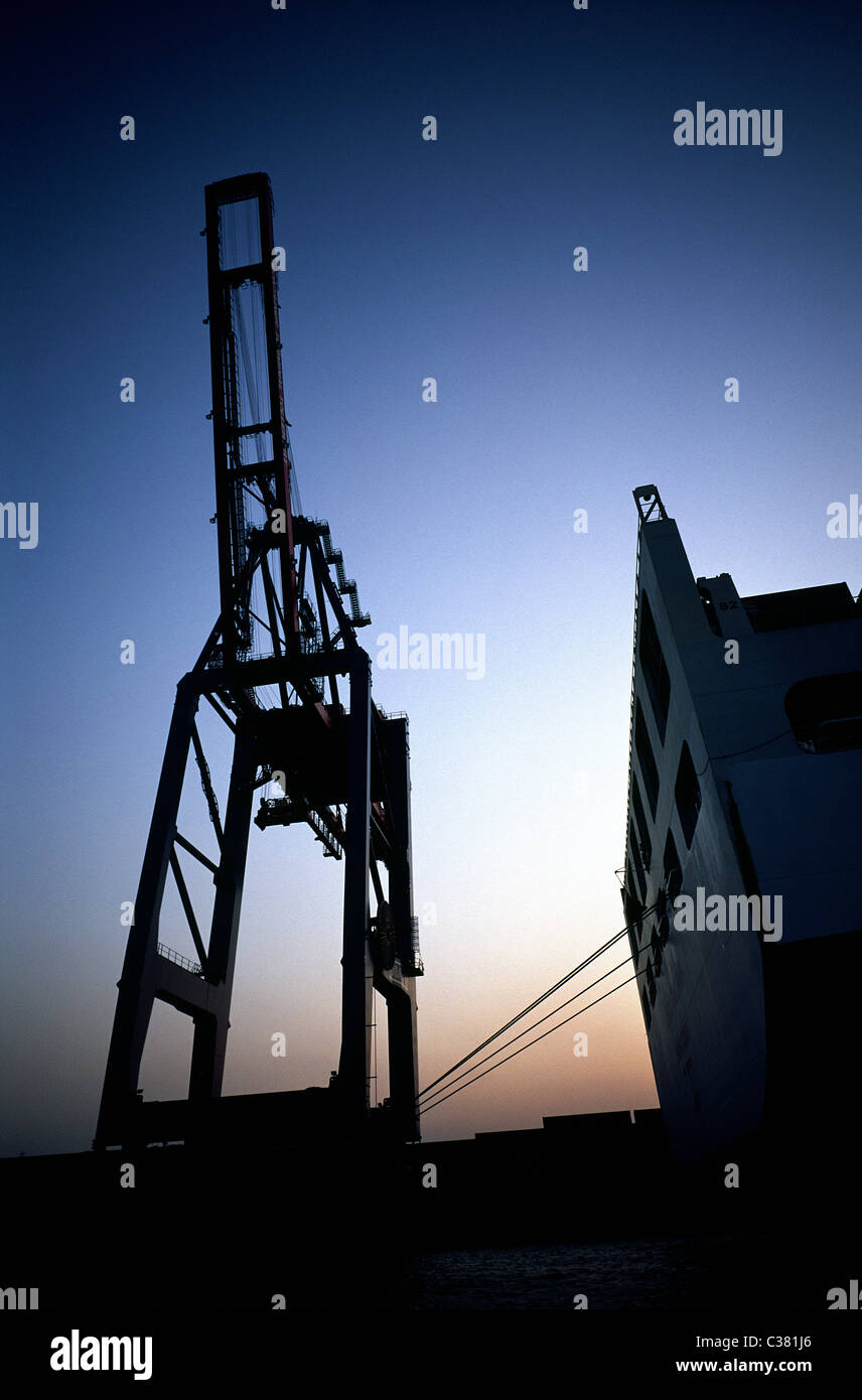 Shipping container overhead china hi-res stock photography and images ...