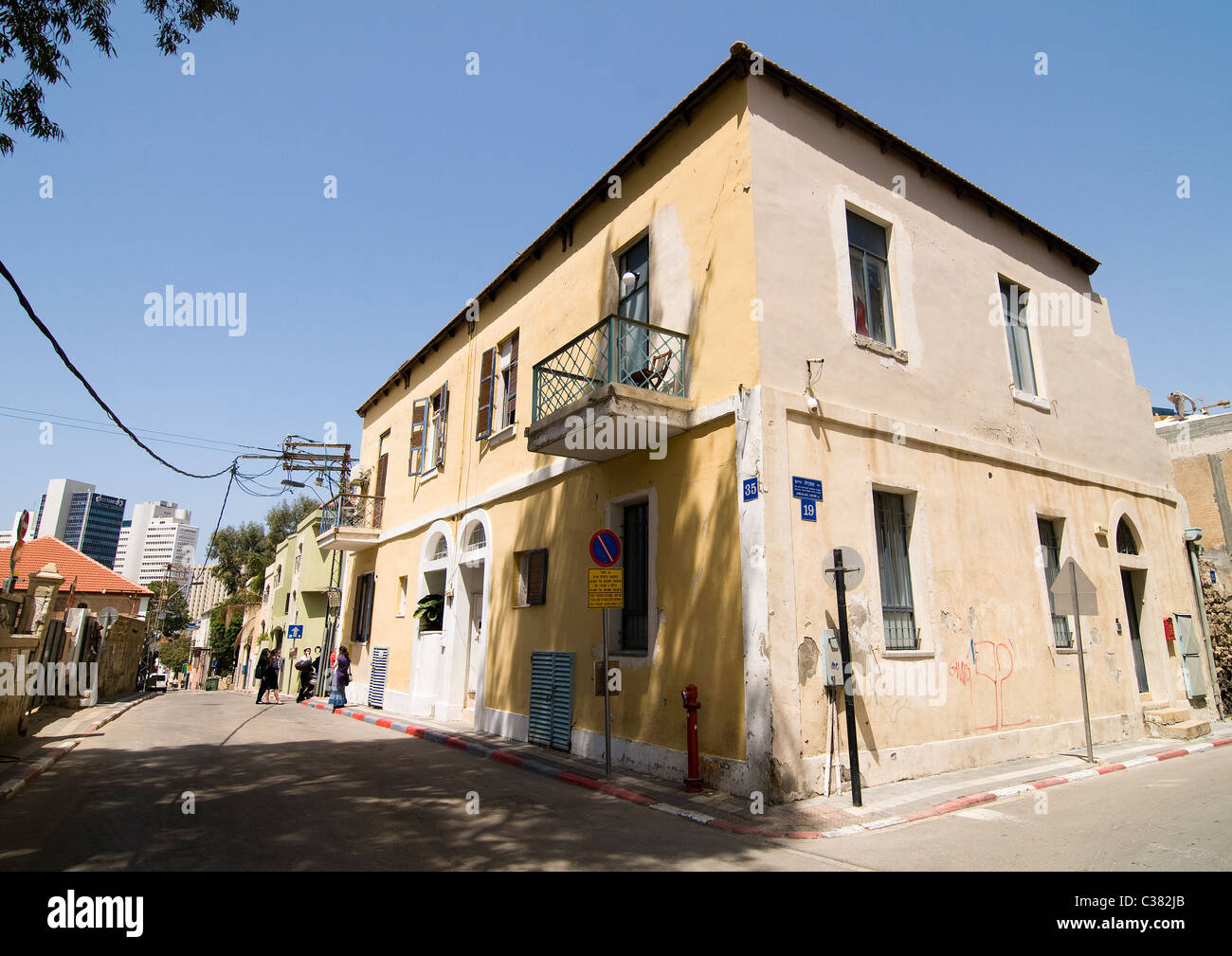 Beautiful old buildings in Tel-Aviv's Neve Tzedek neighborhood Stock ...