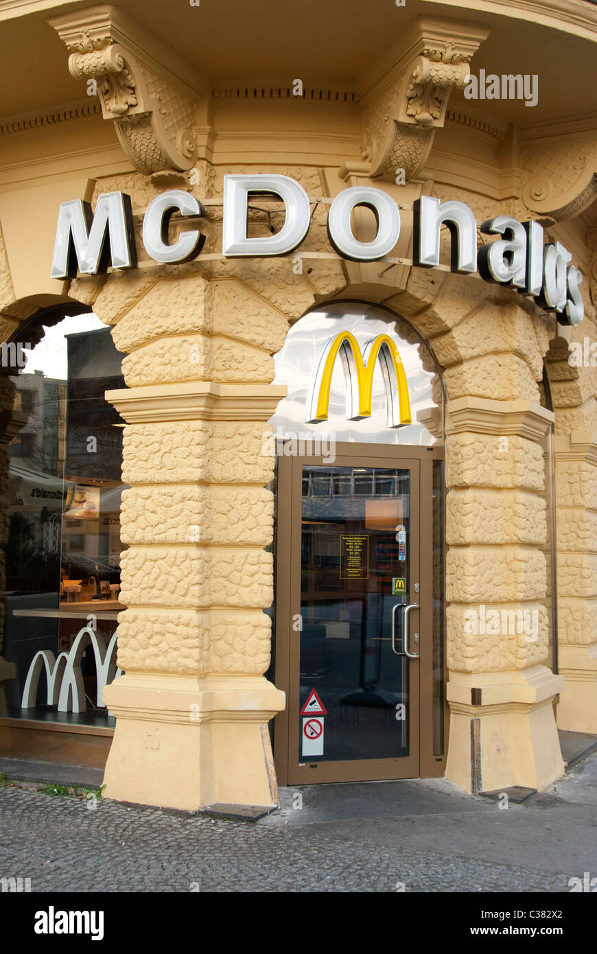 Mcdonalds restaurant restoration hi-res stock photography and images ...